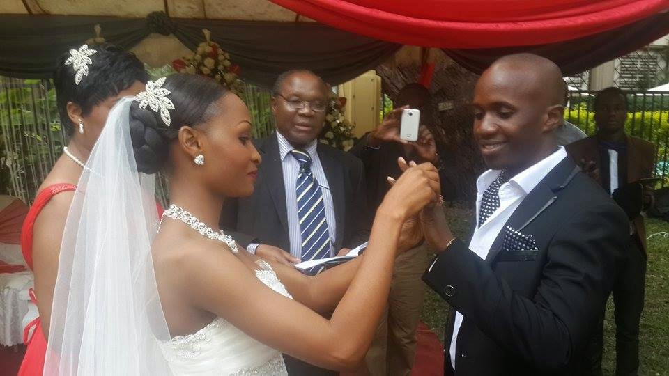 PASTOR RYOBA AFUNGISHA NDOA YA WAIMBAJI WA NYIMBO ZA INJILI ROSE MUSHI ...