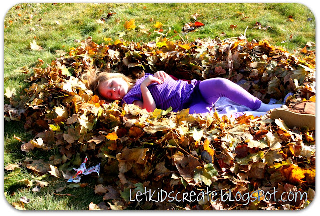 10 Fantastic Fall Sensory Play with Leaves