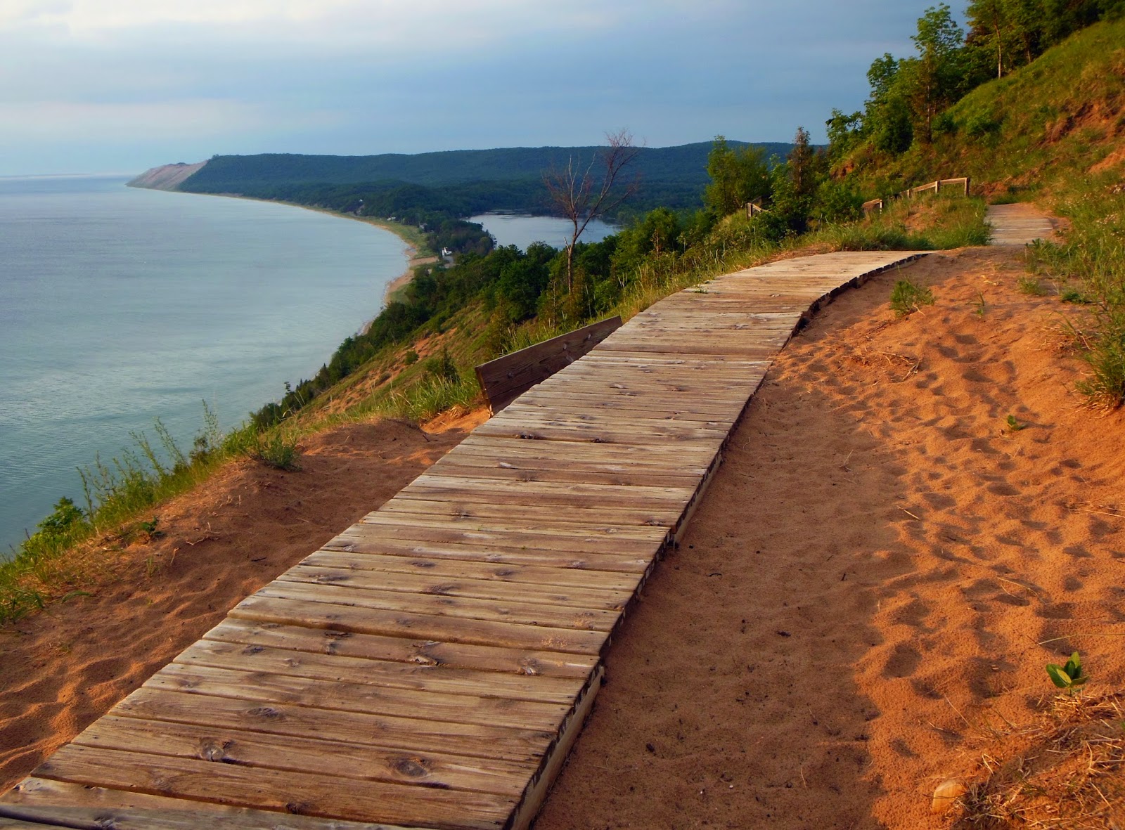 Focusing On Travel : Bluff Your Way to the Top at Empire Bluffs Trail ...