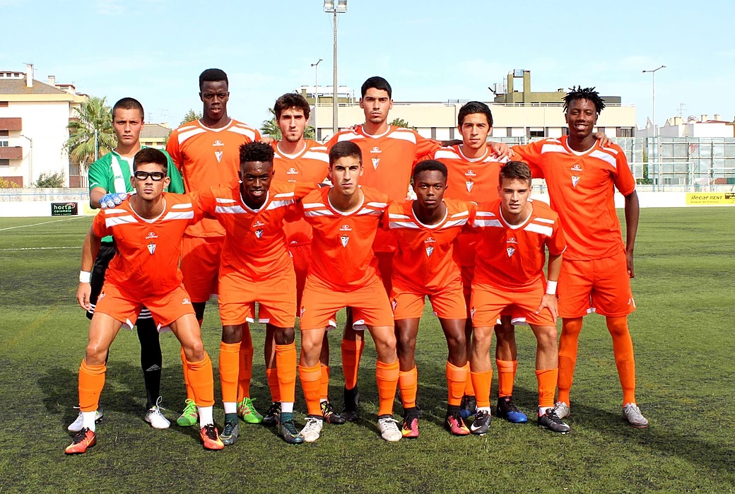 JUNIORES»» Pinhalnovense e Amora entram a ganhar - JORNAL DE DESPORTO