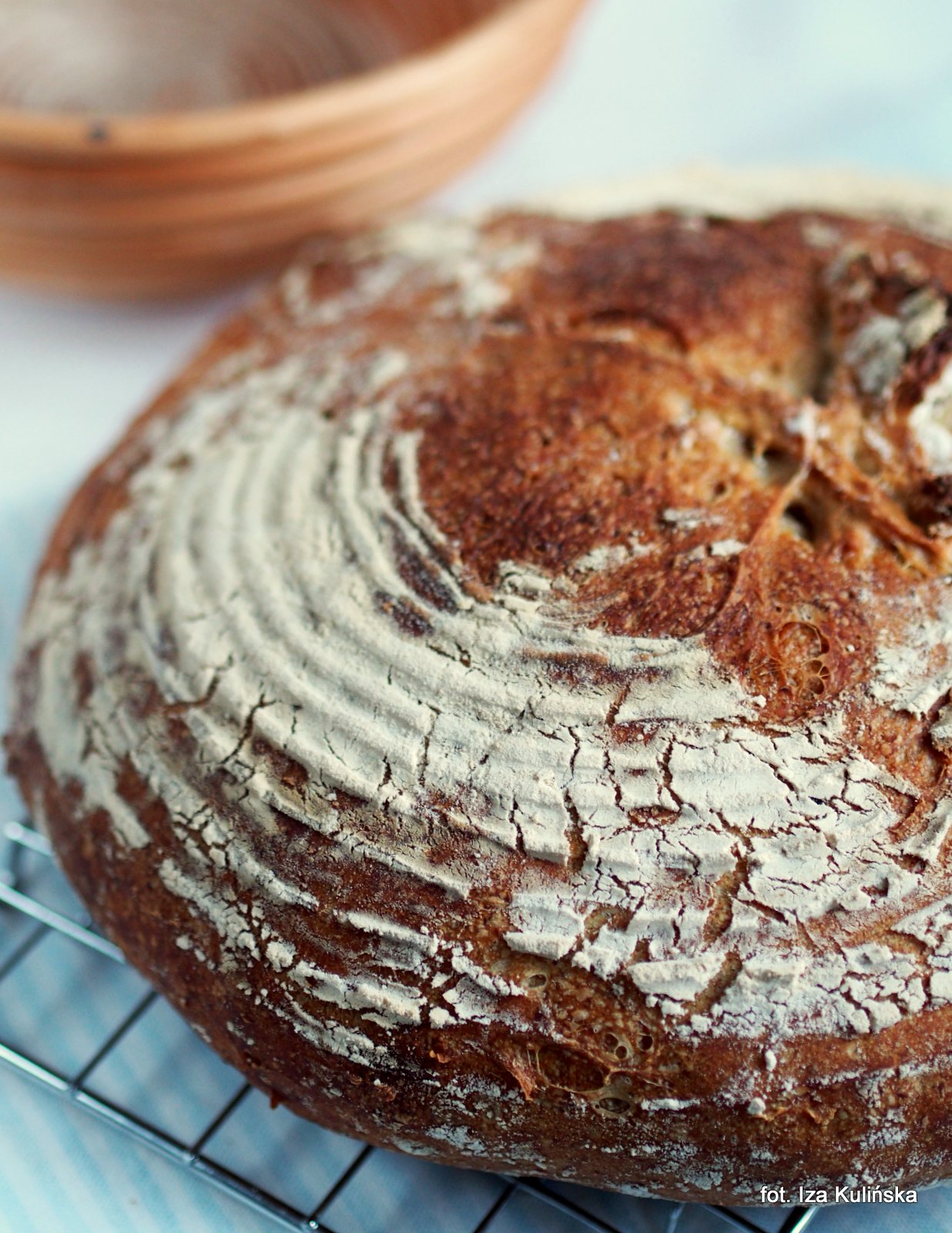 Domowe pieczywo - chleb wiejski, francuski - wypiekanie na śniadanie ...