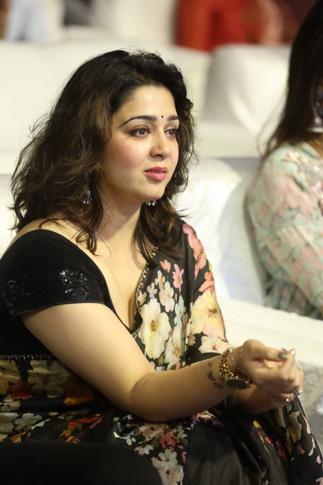 Charmie Hot Photos in Black Saree in Meeku Maathrame Cheptha Movie Pre ...