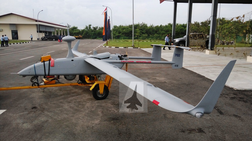 DEFENSE STUDIES: Akhirnya, Aerostar TNI-AU Tampil di Muka Publik