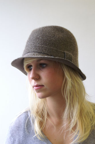 De Kapper Knipt: Hoofddeksel van menselijk haar