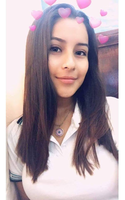 Pack de Colegiala Rebeca Rosas - Desnuda Super Hot - AportCaliente