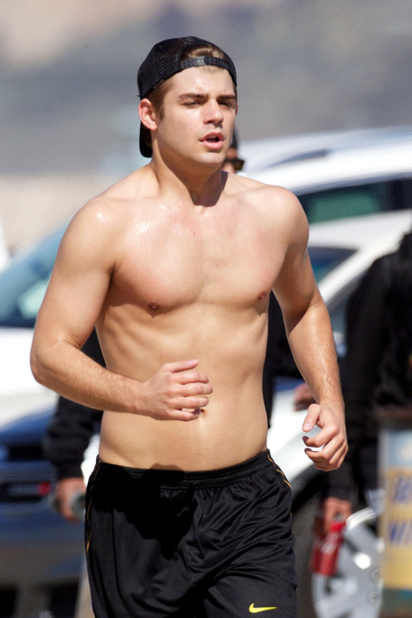 Garrett Clayton Shirtless Beach Jog Oh Yes I Am
