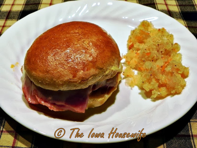 The Iowa Housewife: Chuckwagon Deli Sandwich