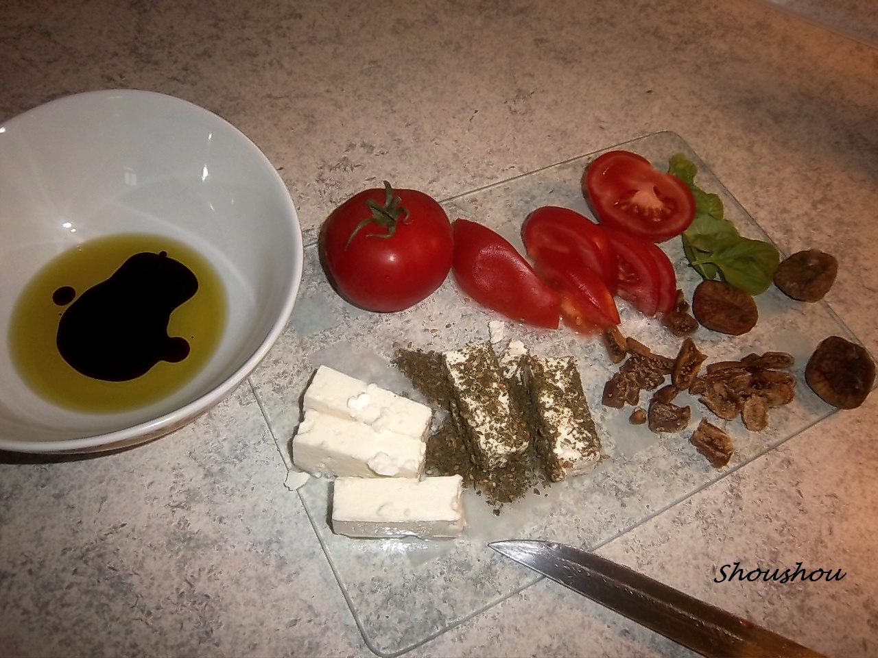 Gebratener Schafskäse mit Feigen- Tomaten- Salsa