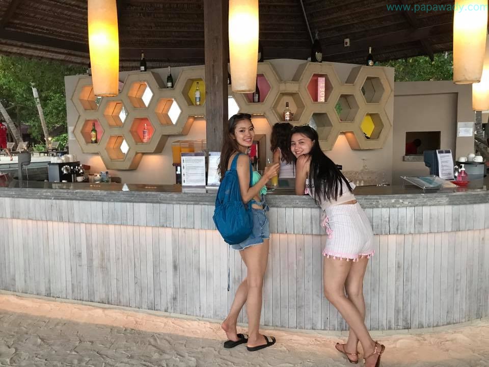 Awn Seng In Maldives : Posing At The Beach With Different Outfits