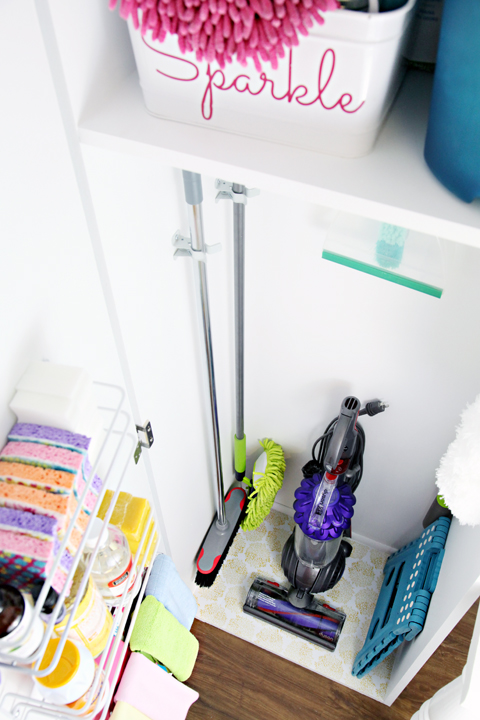 IHeart Organizing: An Organized Cleaning Cabinet