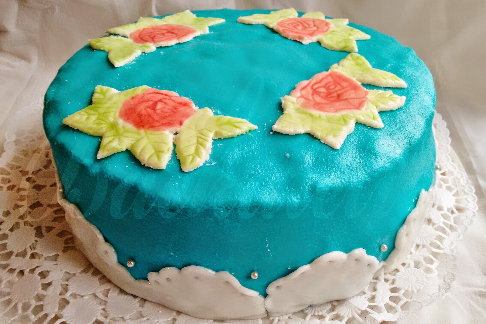 Backatelier : Rosen Fondant Torte