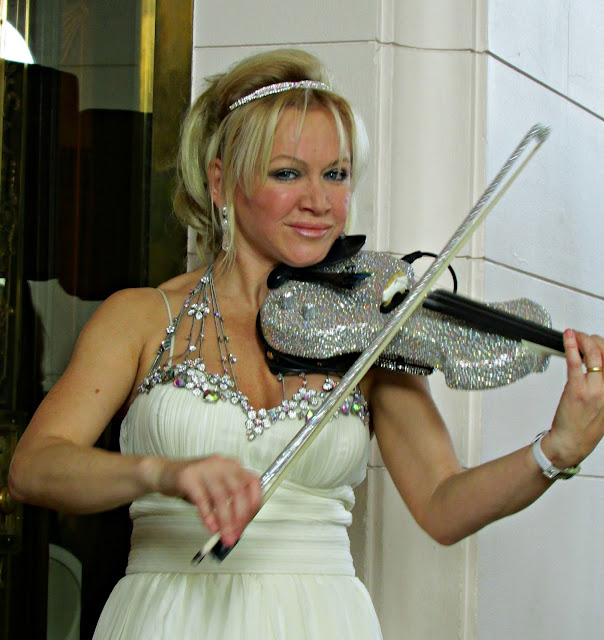 Queen B - Creative Me