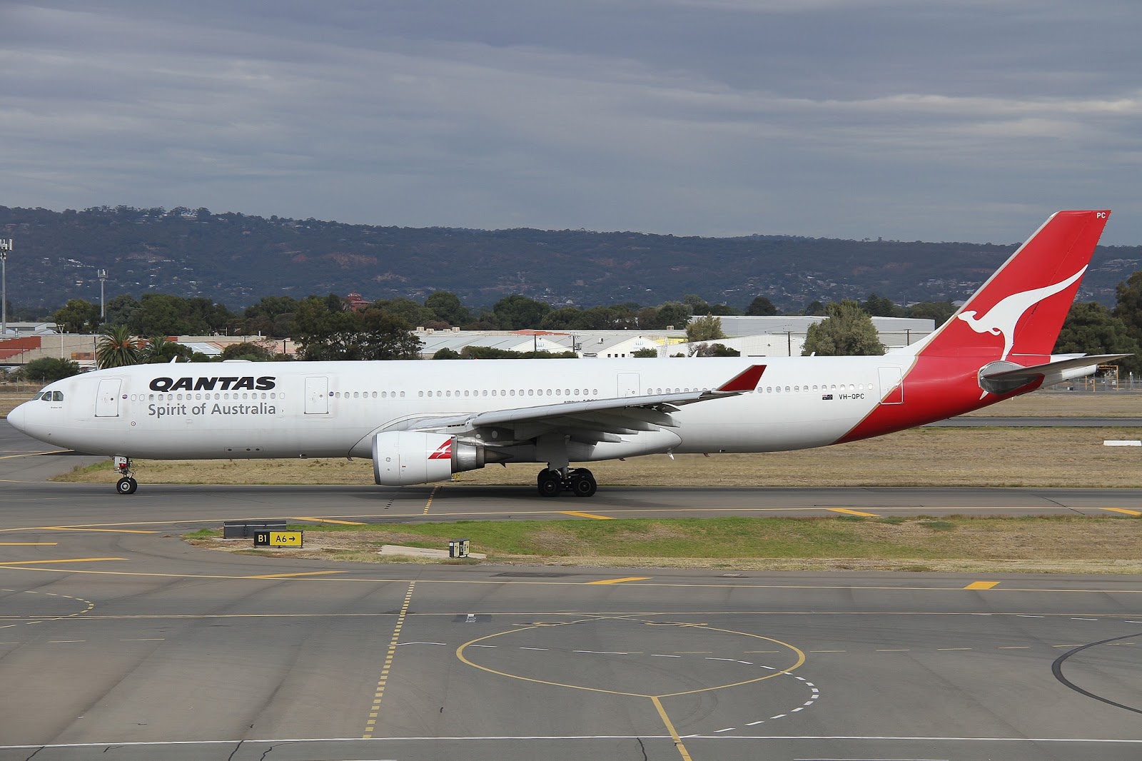 Adelaide Airport Movements: QF81/82 Says goodbye to Adelaide for the ...