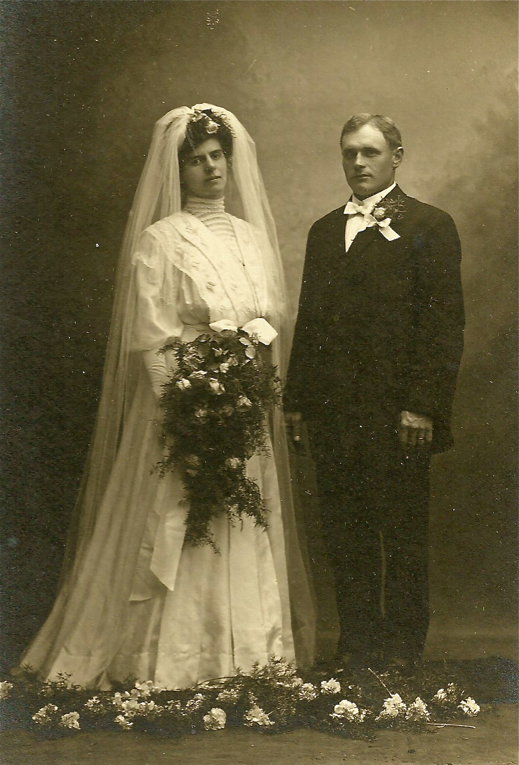 Lillys Lace: Vintage Wedding Photos To Add To Your Collection!