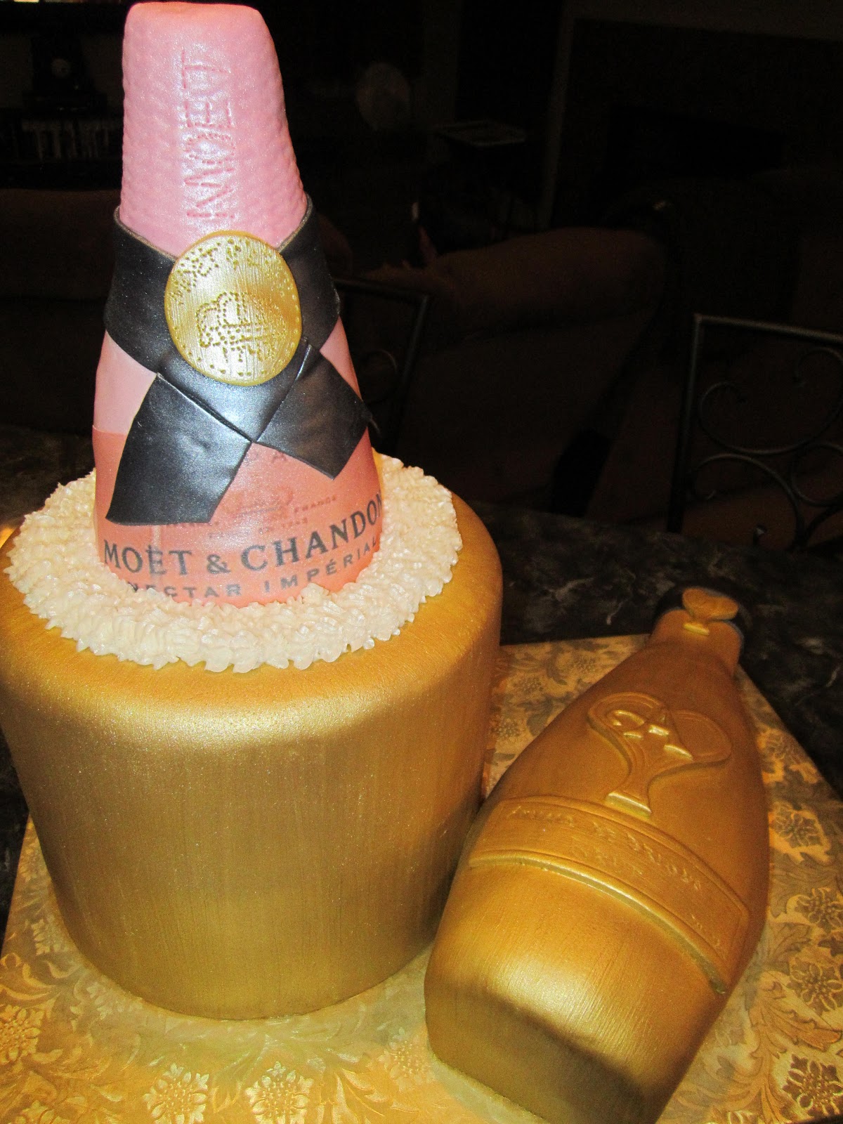 MyMoniCakes: Ace of Spades & Moet Bottle Cakes