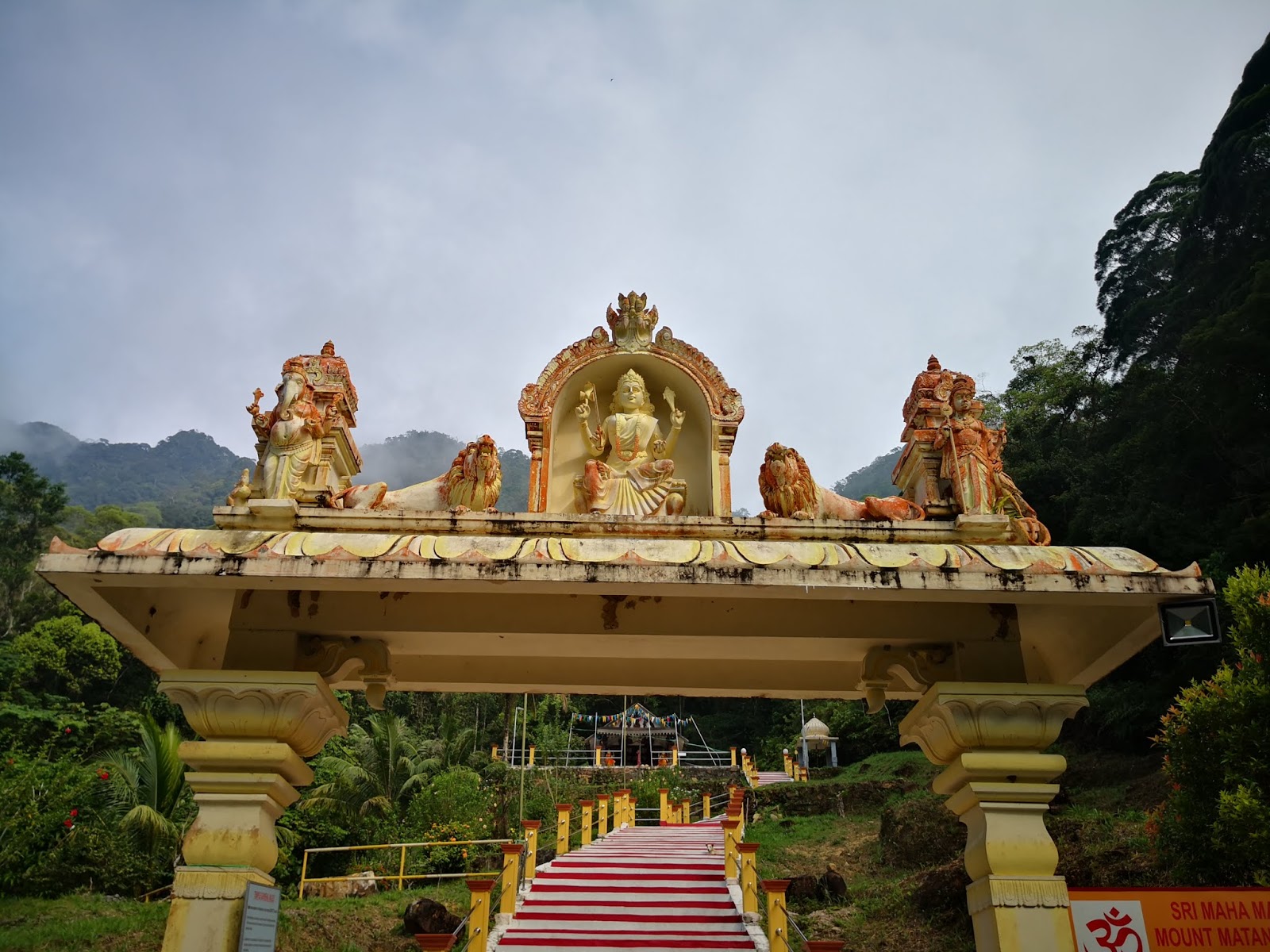AZLAN RUMADI: HIKING KE KUIL SRI MAHA MARIAMMAN DI GUNUNG MATANG ...