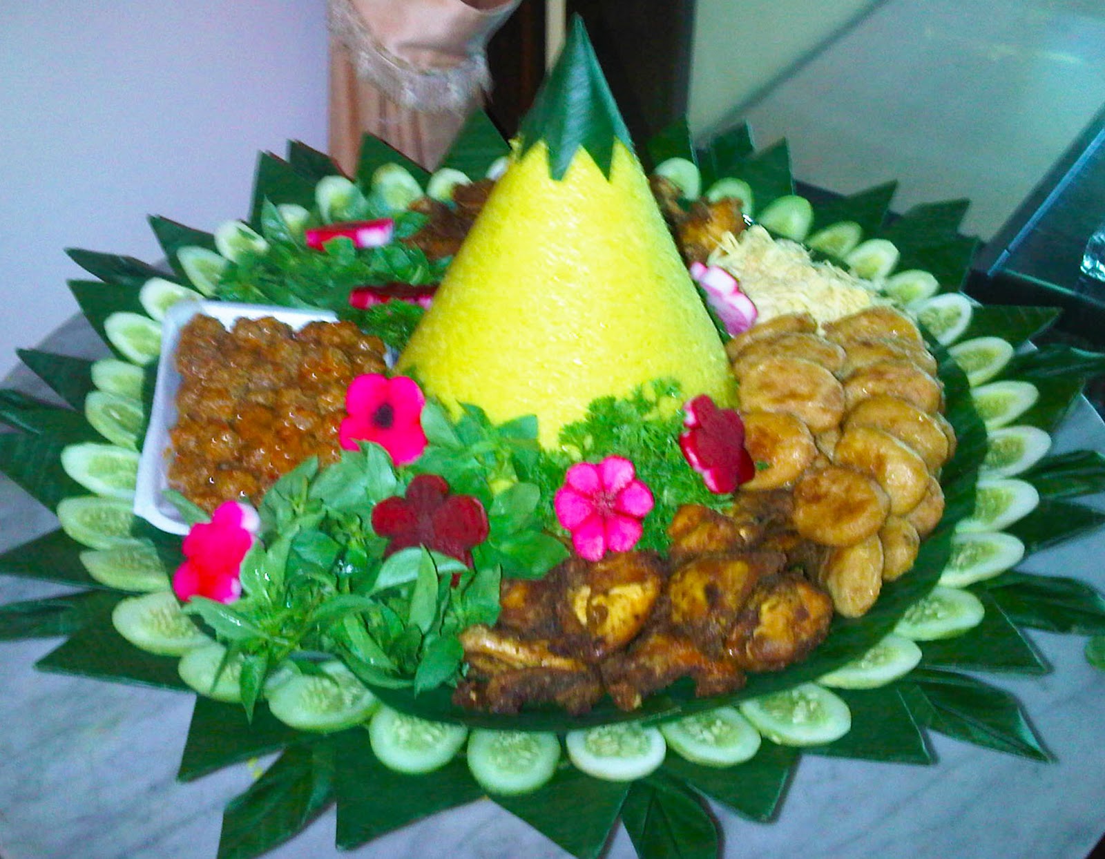 Tumpeng Cantik Ibu Dee: Filosofi Tumpeng