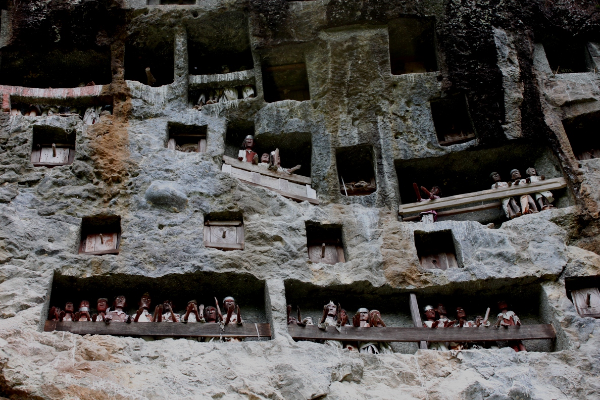 Lemo, Situs Pemakaman Purba di Tebing Batu - ARSY Tours & Travel | Tour ...