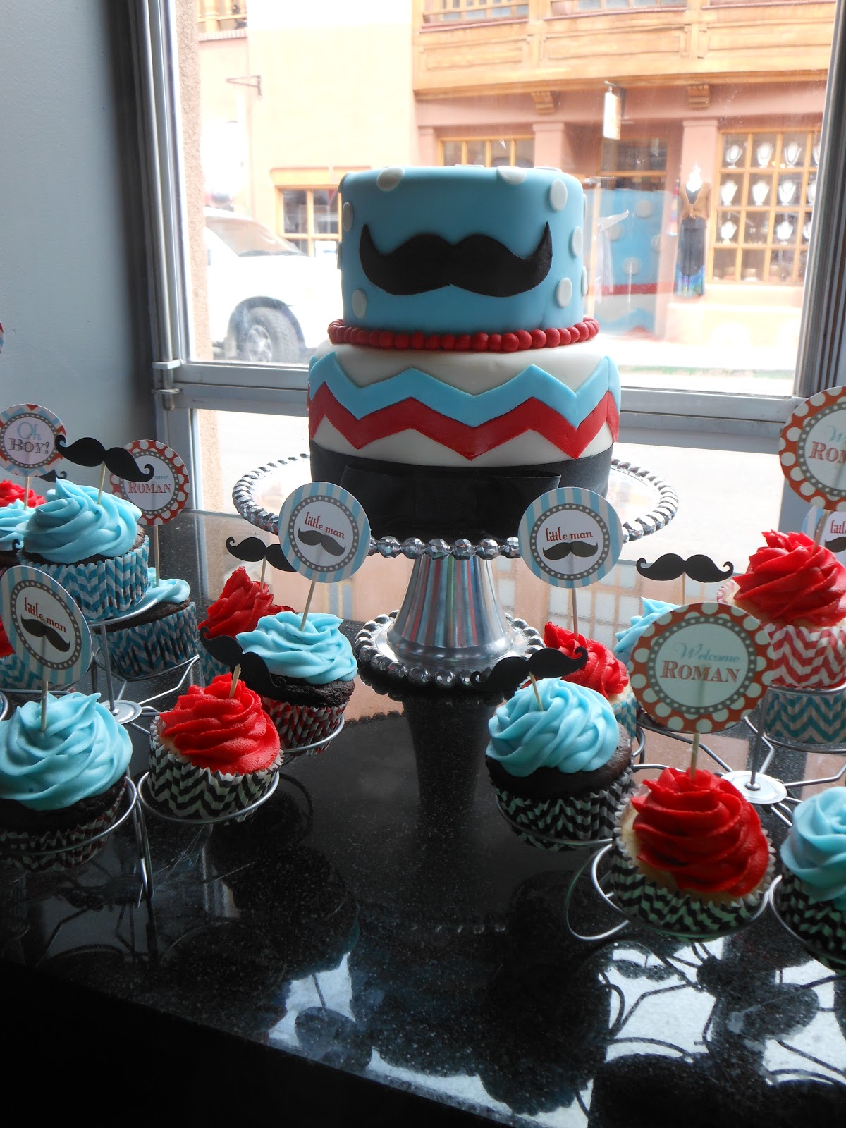 jem cakes: Mustache Baby Shower Cake!