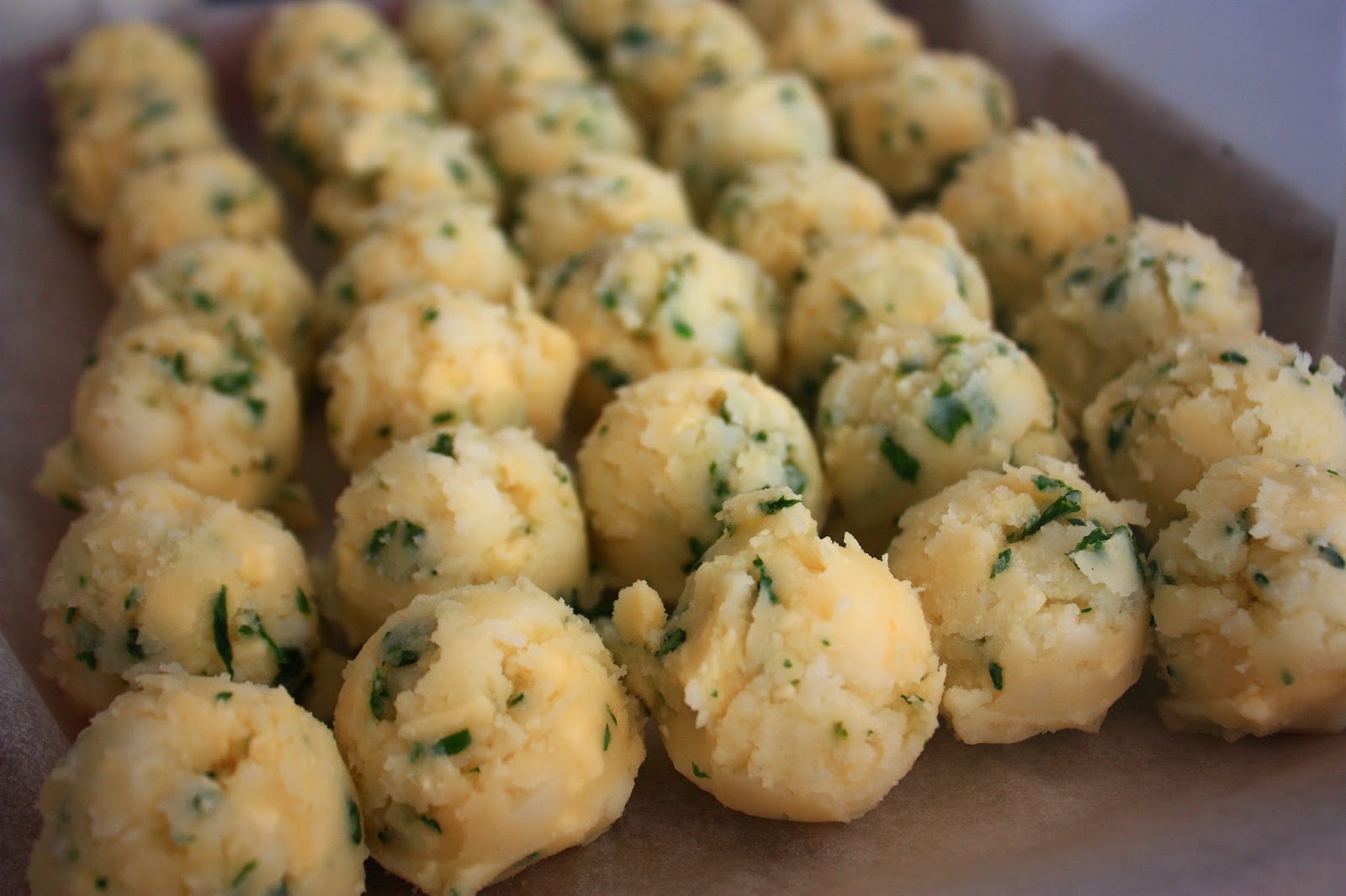 Kate's Weekend Kitchen: Cheesy Mashie Balls