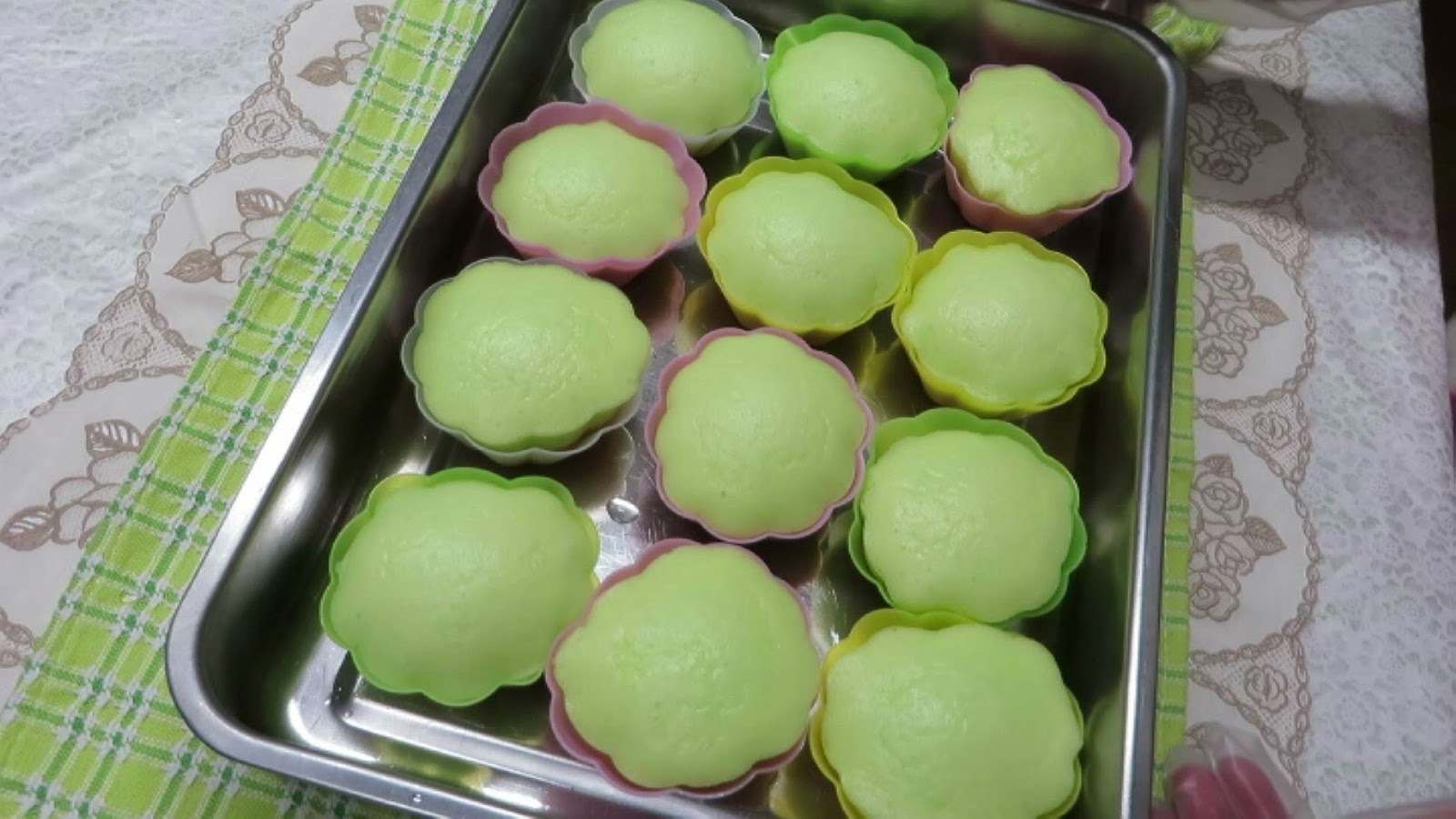 "Nette Cooking": "Puto Flan"(pandan flavor)