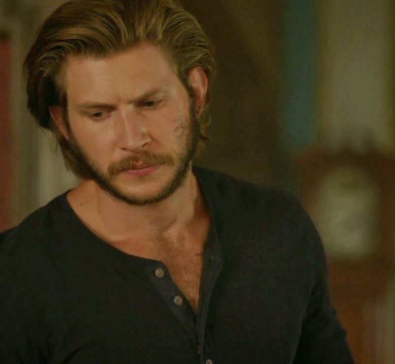 Bitten – 1.13 – Ready – Review: Have fun storming the castle!