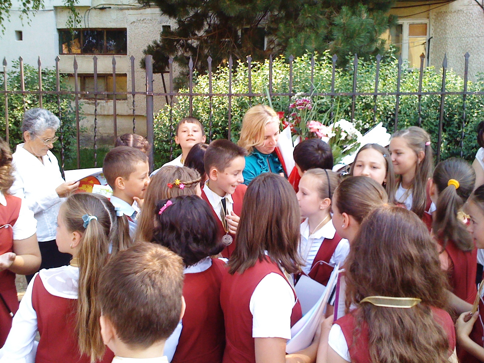 Gânduri de Elev: Multumim,doamna invatatoare!