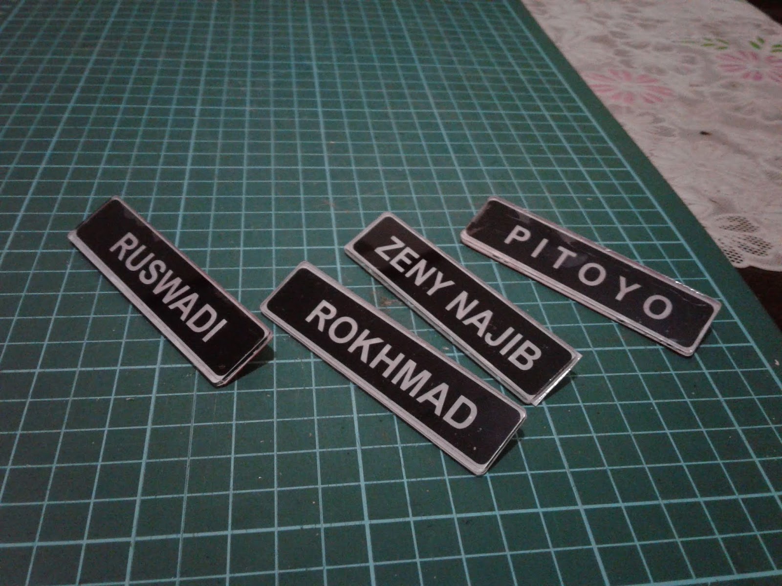 Cara Mudah membuat nama dada / name tag akrilik tanpa resin ~ Blog edukasi