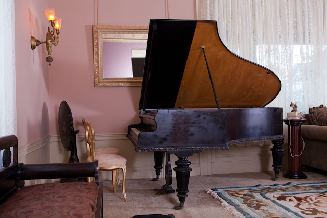 Neil Simmons Boudoir Photography: The Golden Room