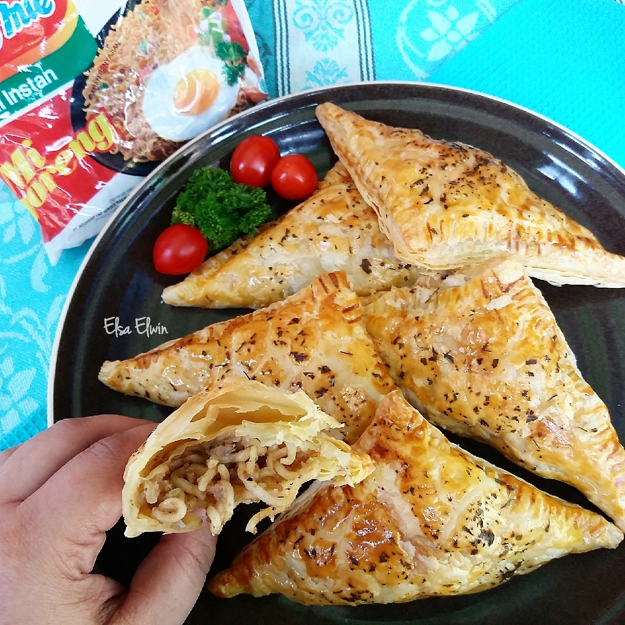 Elsa Elwin: Puff Pastry Isi Indomie Goreng