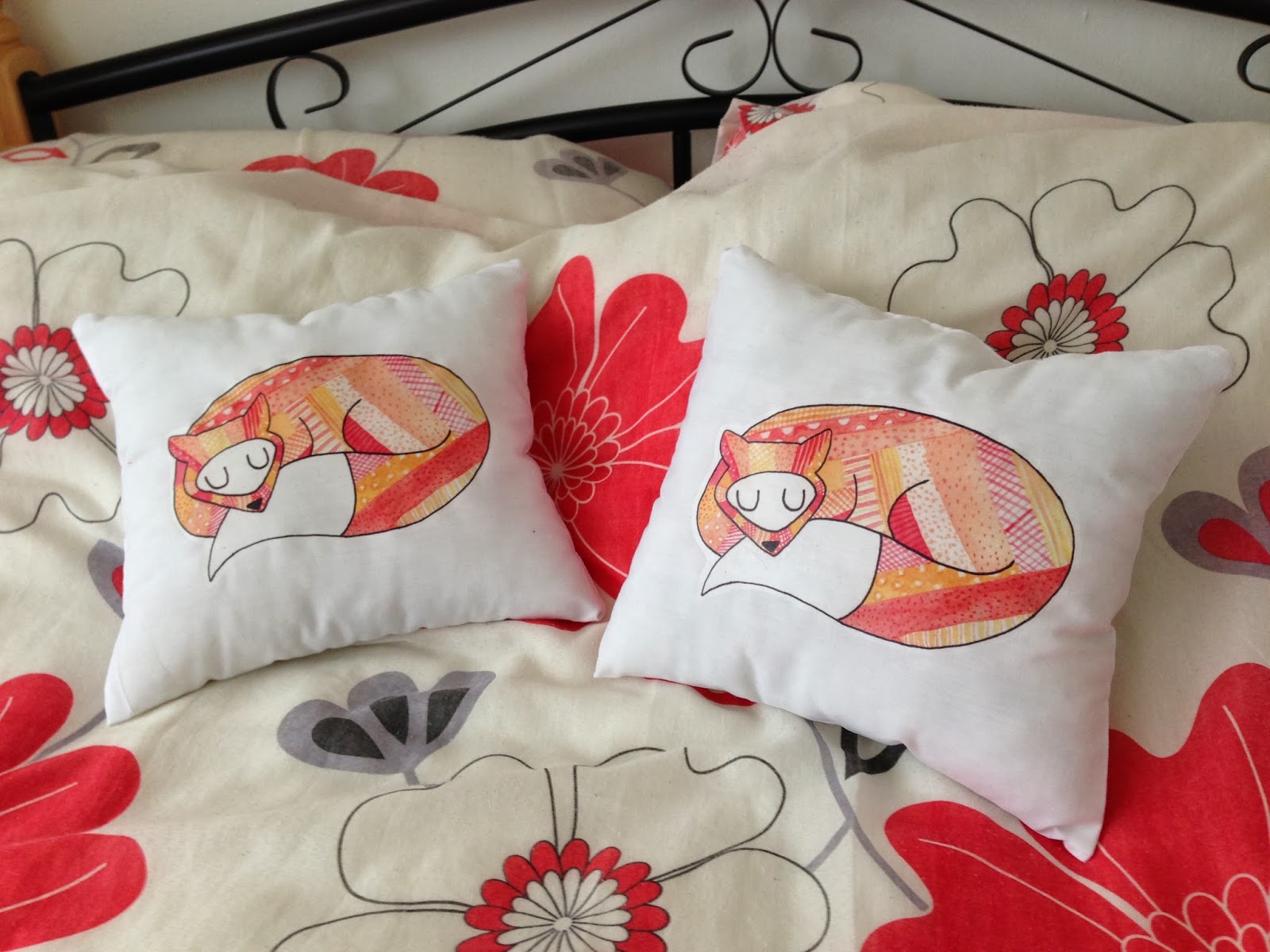 robynmakesthings: illustrated cushions added to my etsy store!