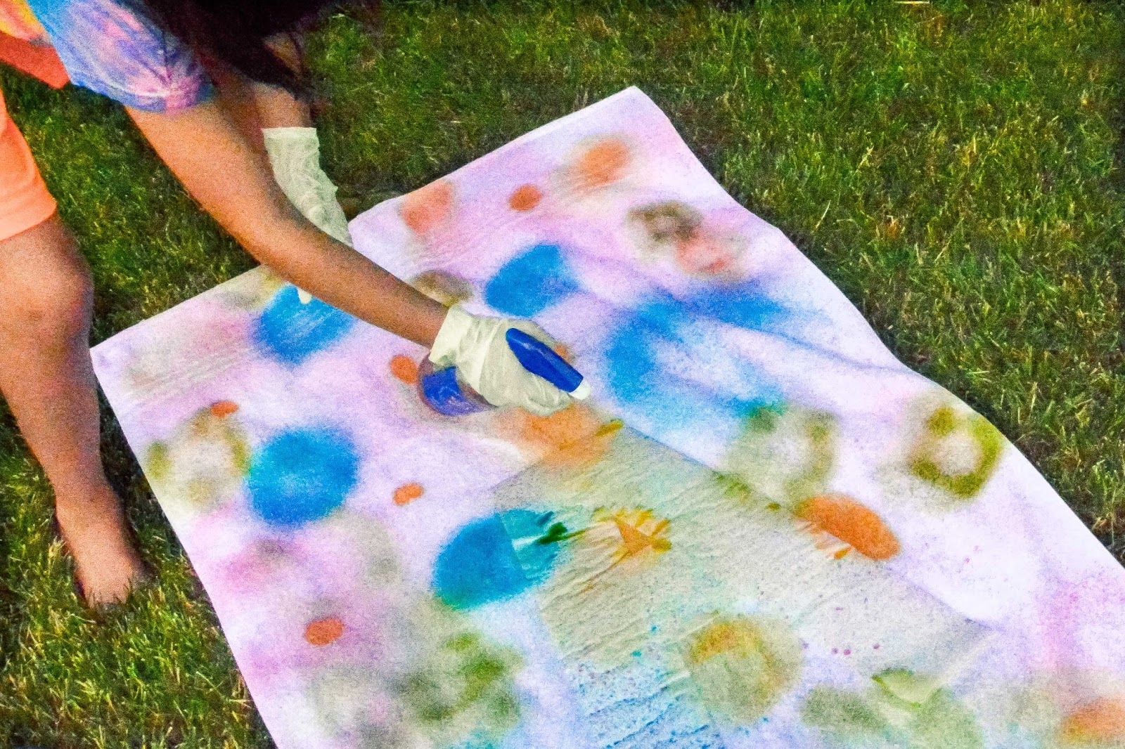 Aesthetic Nest: Craft: Spray Dye Swim Towels (Kids' Craft)