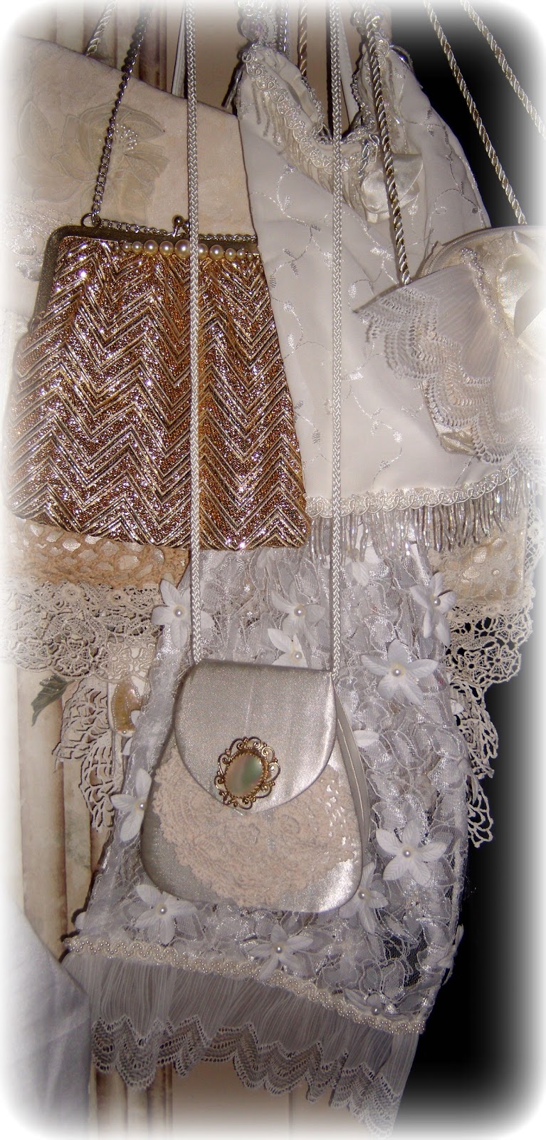 Suzy Homefaker: HANDMADE VINTAGE LACE HANDBAGS