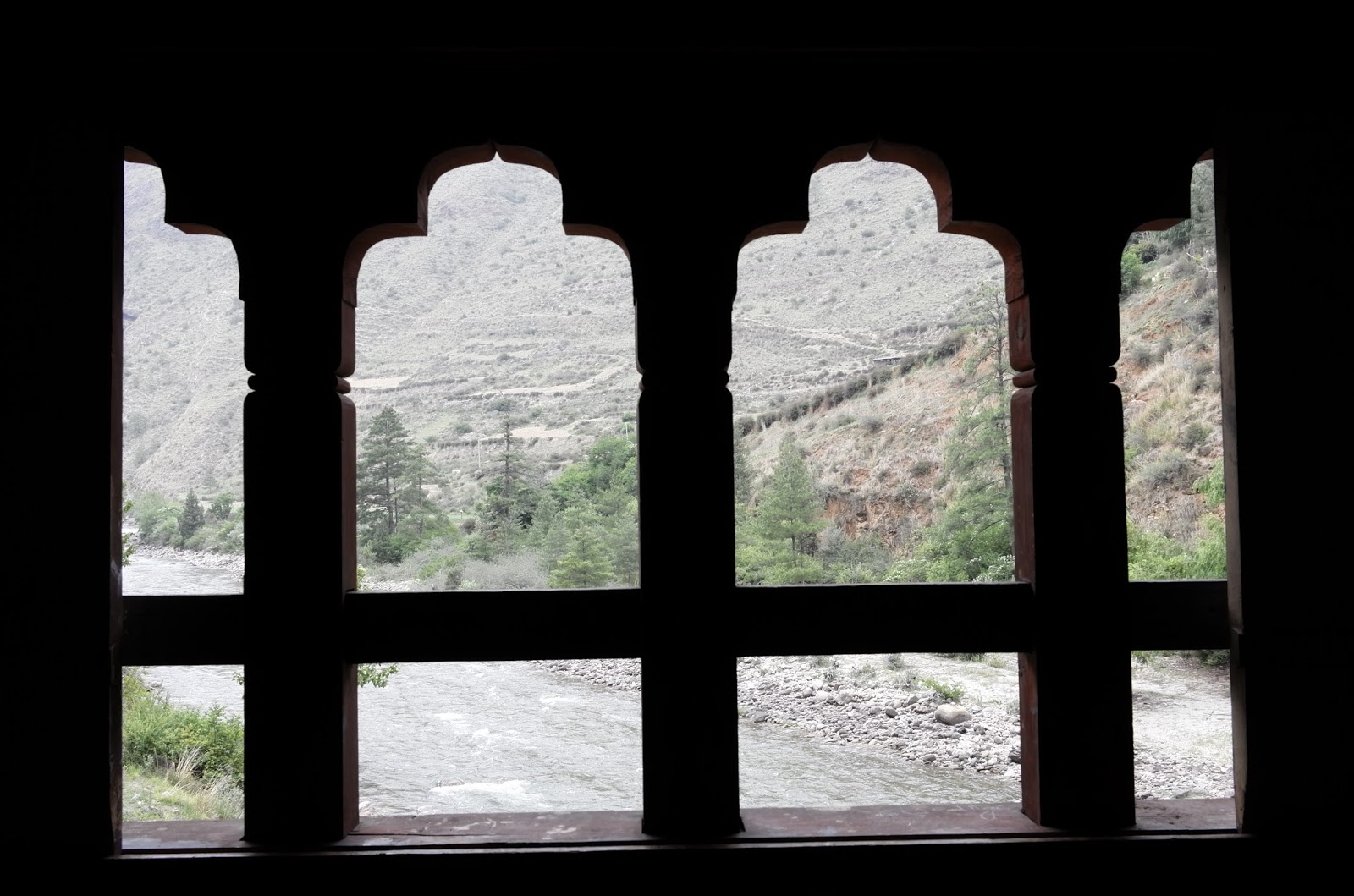 Bhutan: Windows and Doors of Bhutan (Land of Happiness)