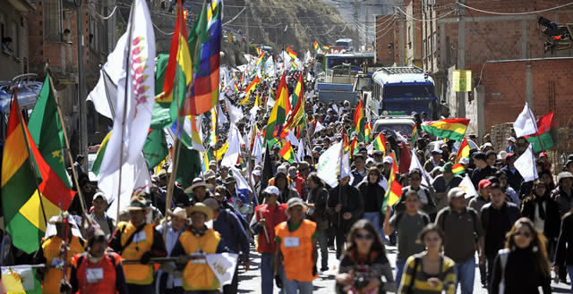 Catalogo de fotos Bolivia: Imagénes espectaculares de la novena marcha ...