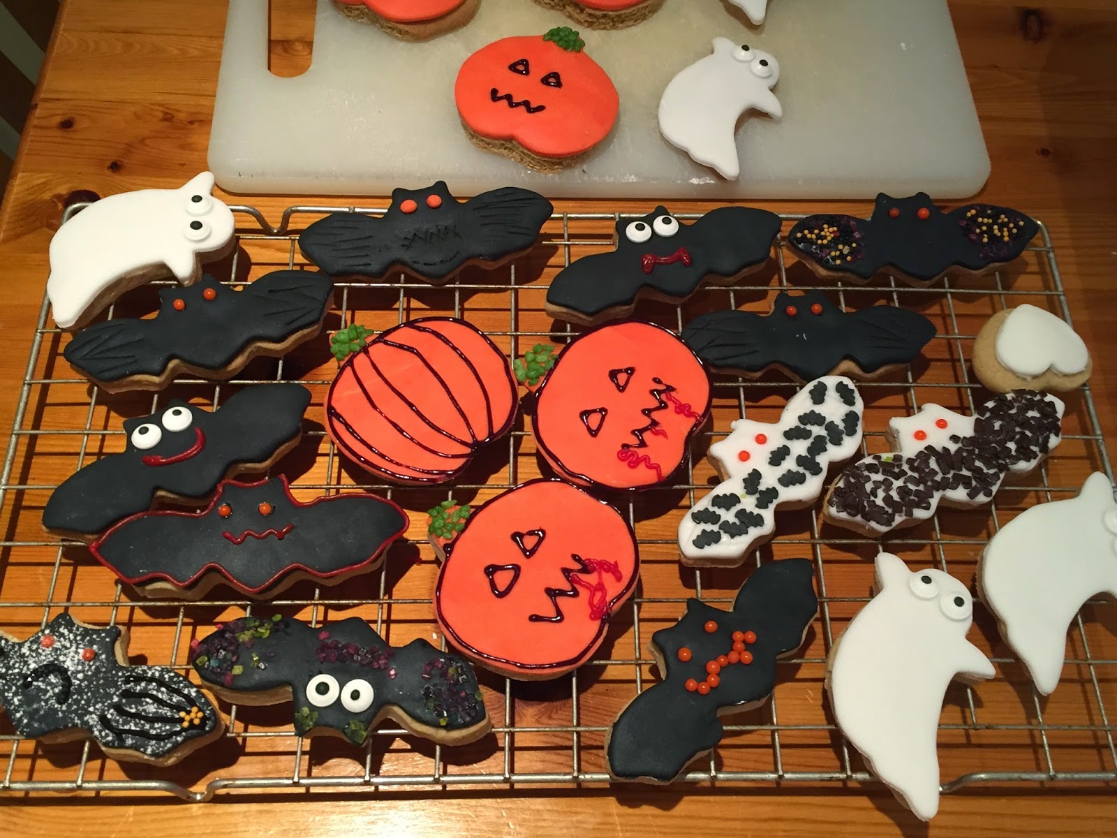 The Unseasoned Bakers: Halloween Biscuits!