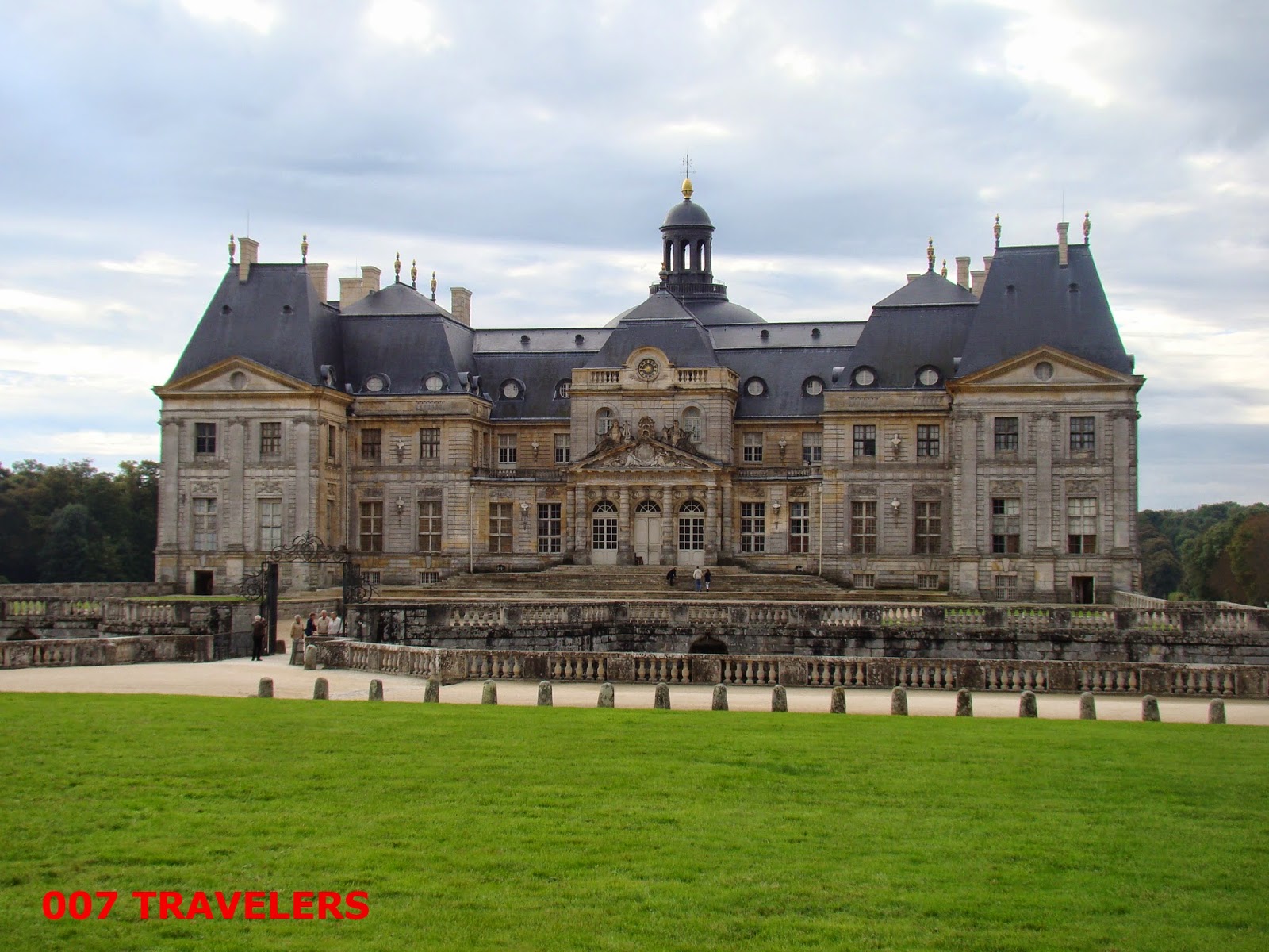 007 TRAVELERS: 007 Filming location: Drax´s château in California ...