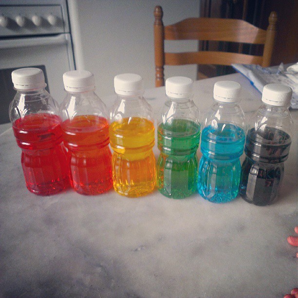 Le Blog de Lorraine: Bouteilles arc en ciel