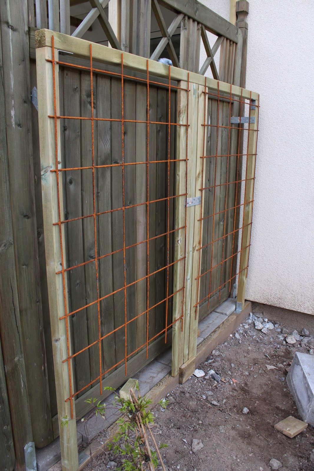 Släng dig i väggen, Ernst!: Bygga spaljé av armeringsnät