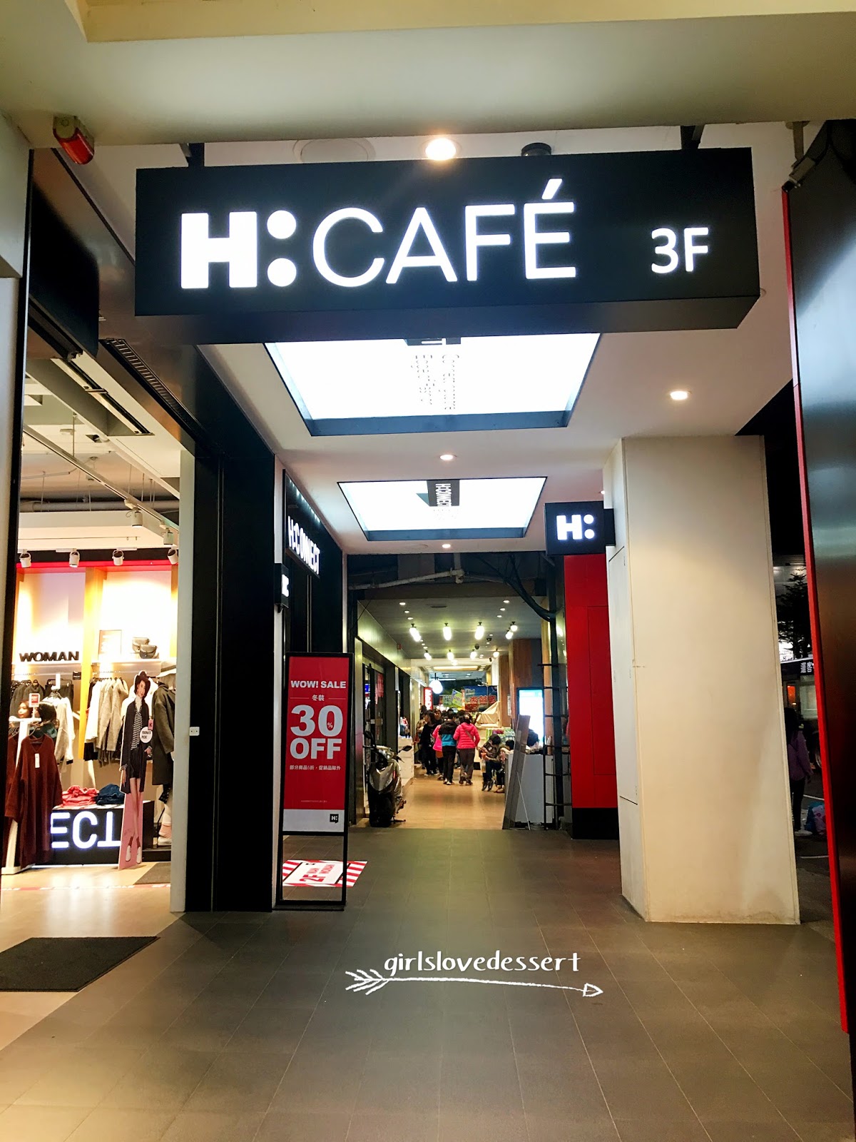 女生愛甜點 Girls Love Dessert: 【台中西屯區】H:CAFE 逢甲概念旗艦店｜最讓女孩們瘋狂的草莓的大平台