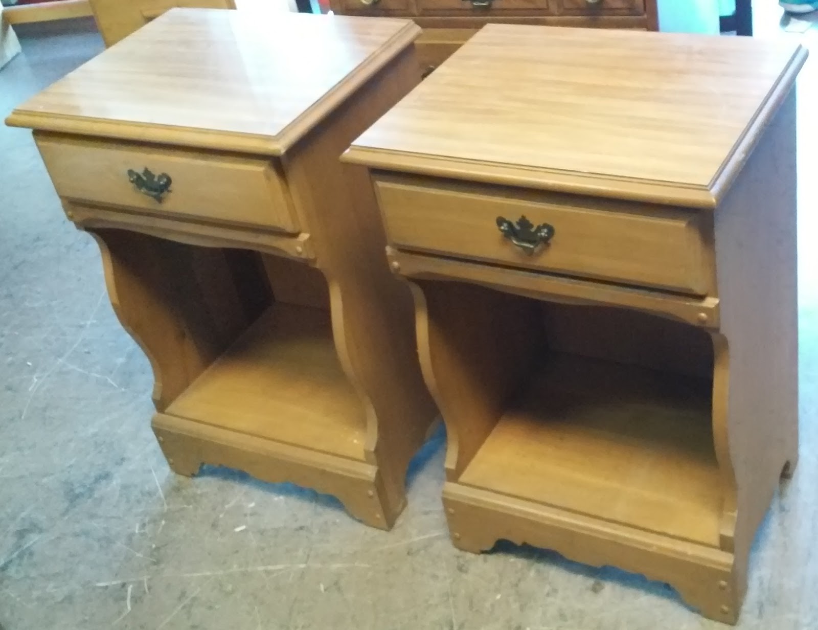 UHURU FURNITURE & COLLECTIBLES: SOLD Colonial Maple 18" Wide Night ...