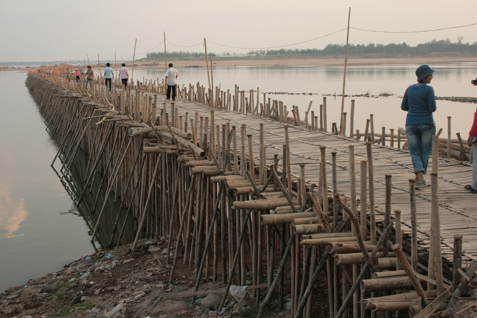 KOMITU: Bamboo bridge in Kampong Cham