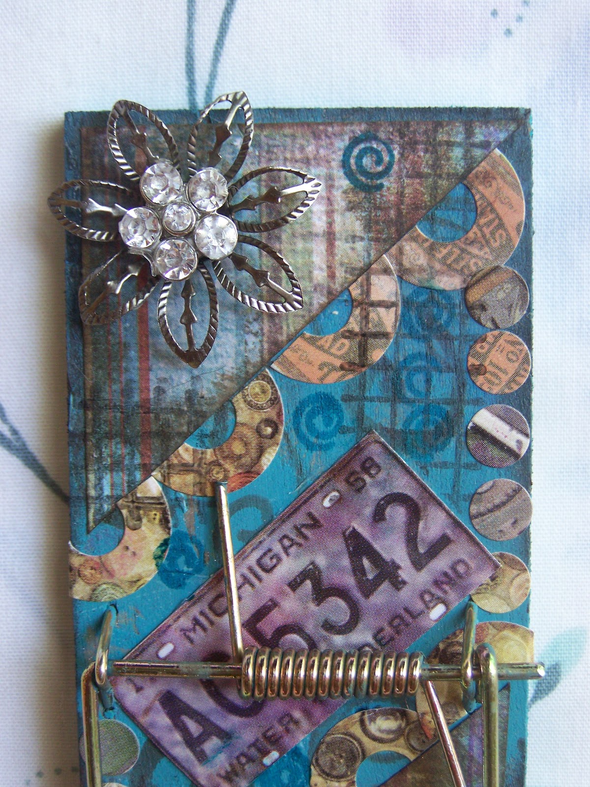 design for doing :): SB...TH style altered mouse trap msg clip