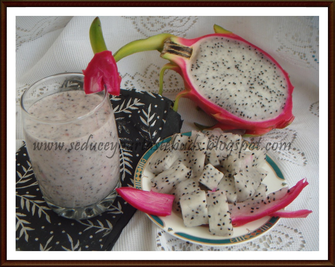 Dragon Fruit & Banana Smoothie - Seduce Your Tastebuds...