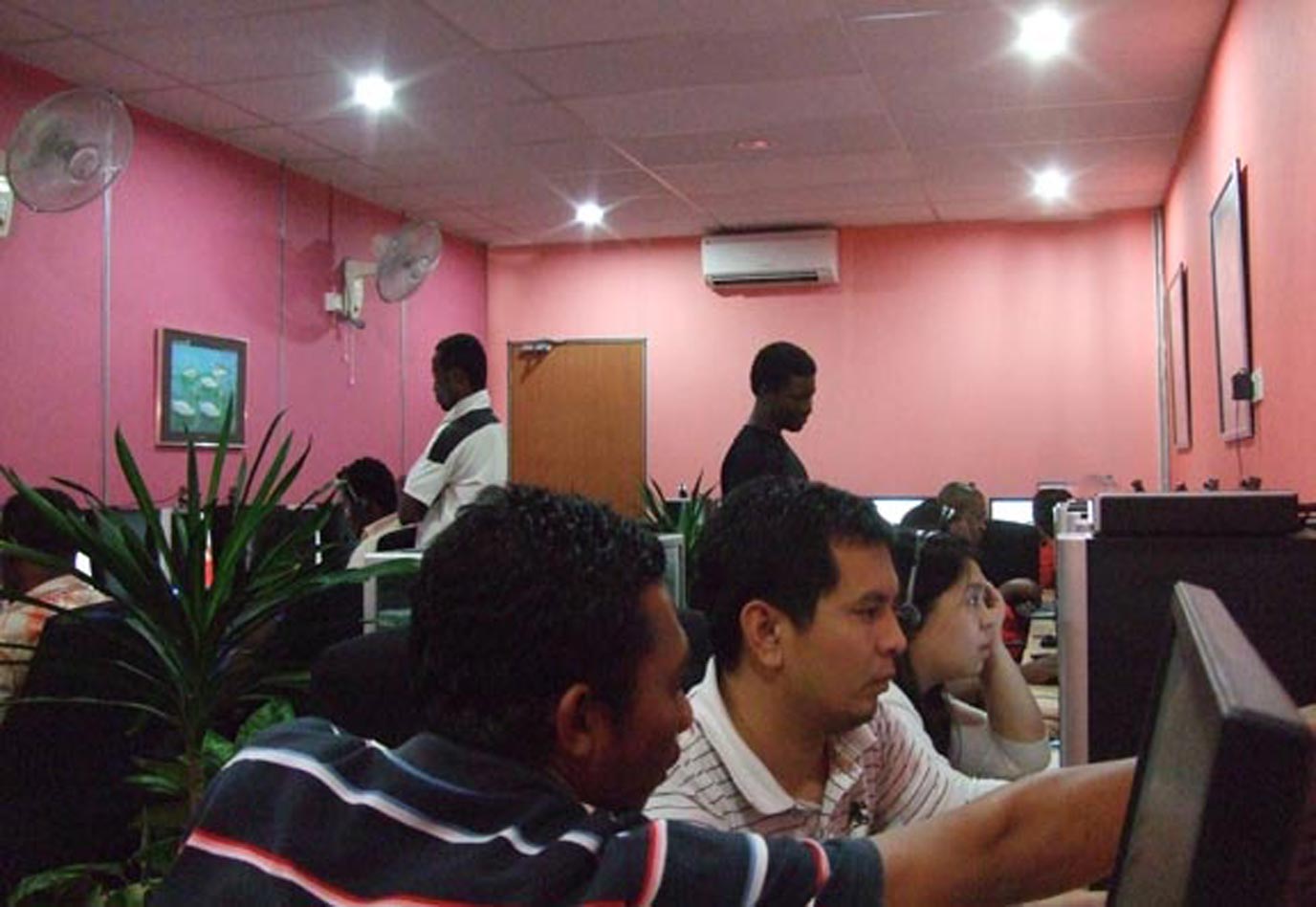 Diskless Computer System for Cybe Cafe