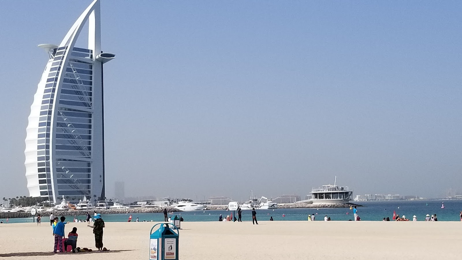 Round the World Writer: Easy Dubai