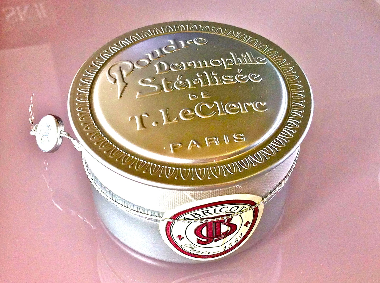 Covered in Stardust: T.Leclerc Loose Powder in Abricot