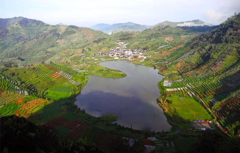 DIENG, KEINDAHAN ALAM DI NEGERI ATAS ANGIN