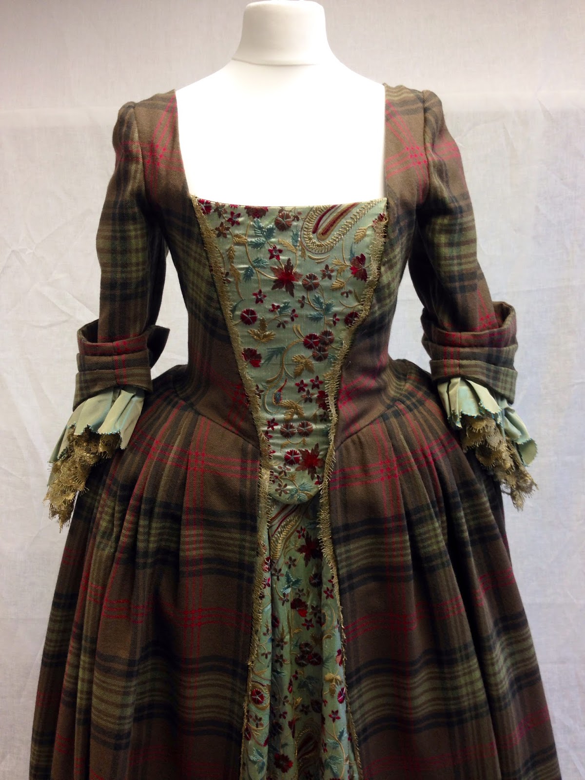 Maggie's Costume Wardrobe: Outlander "The Gathering" gown