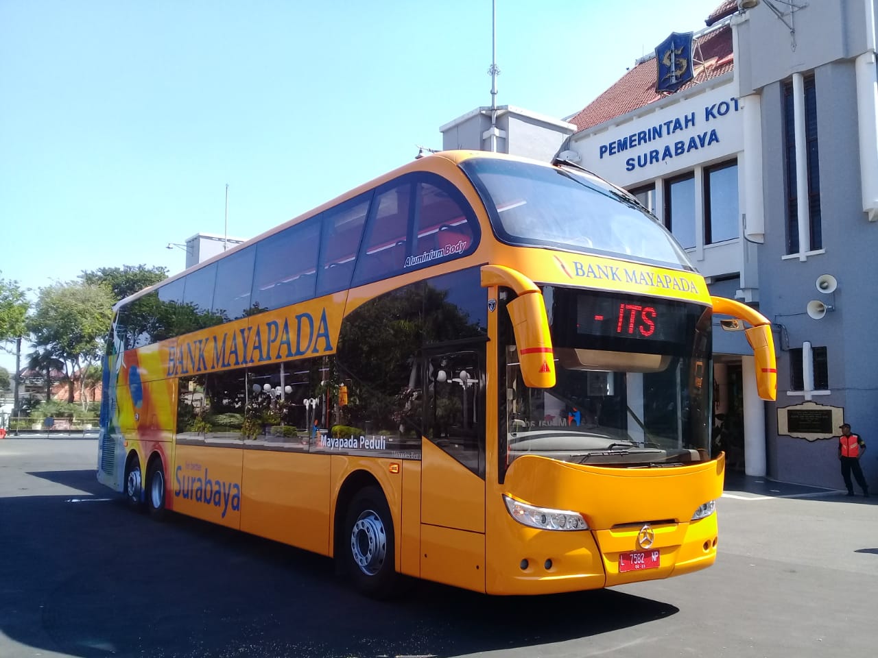 Warga Surabaya Menanti Bis Tumpuk Beroperasi - KIM BAHARI SUKOLILO BARU